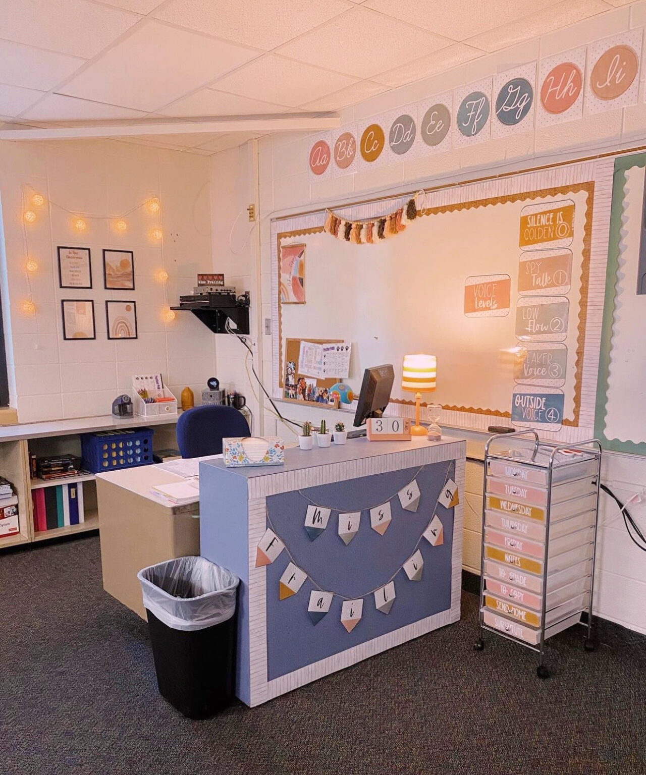 Create a Personalized and Stylish Teacher Desk Area - 7 Stunning Ideas ...
