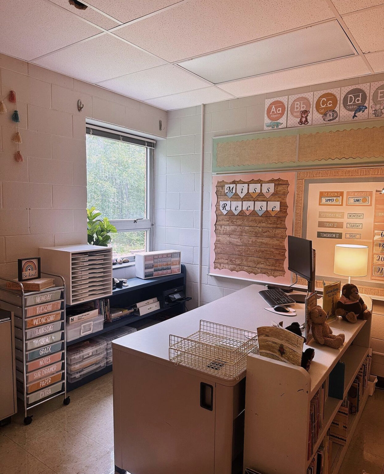 7 Tips for Creating a Cozy & Welcoming Classroom - Shayna Vohs