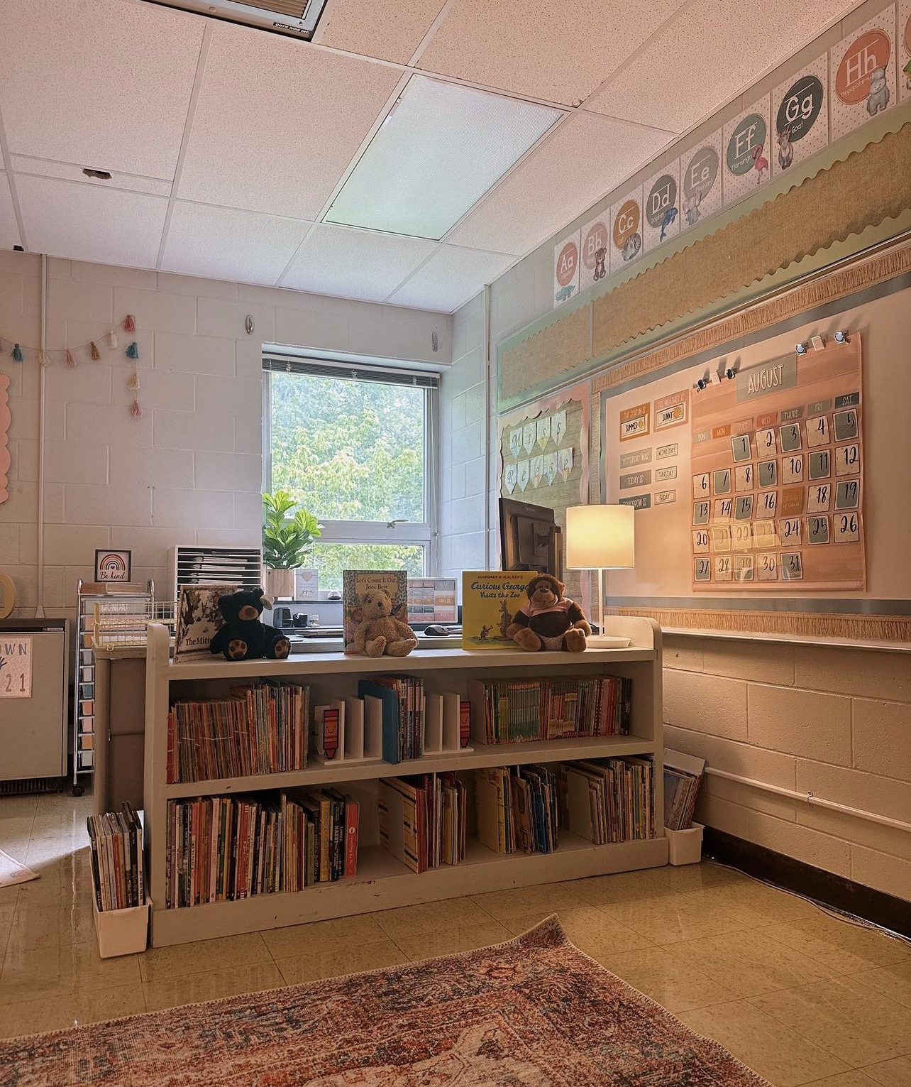 7 Tips for Creating a Cozy & Welcoming Classroom - Shayna Vohs