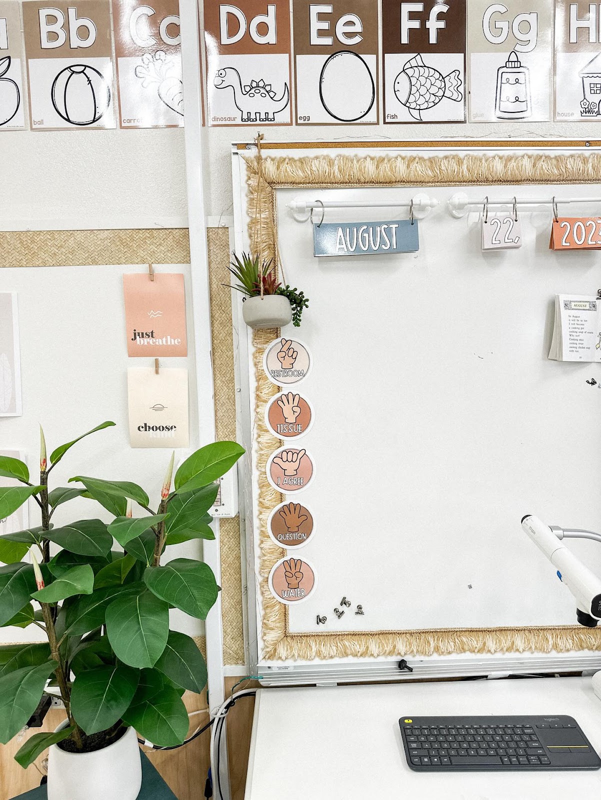 7 Tips for Creating a Cozy & Welcoming Classroom - Shayna Vohs